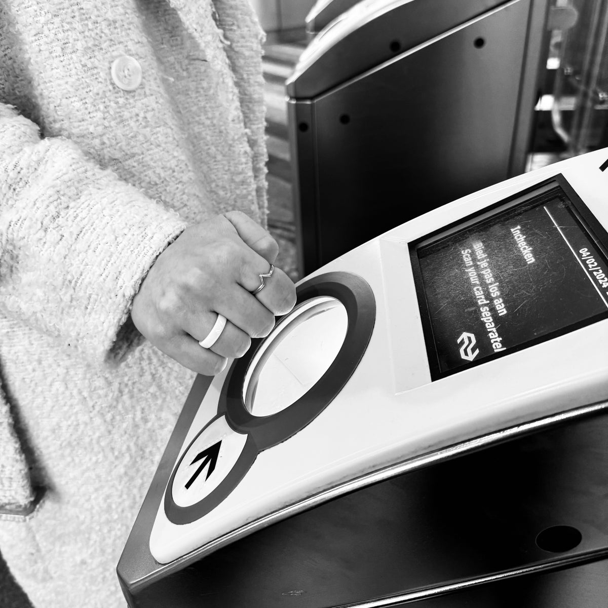 Buy an NFC ring – Pay safely and easily without a card | AdornPay